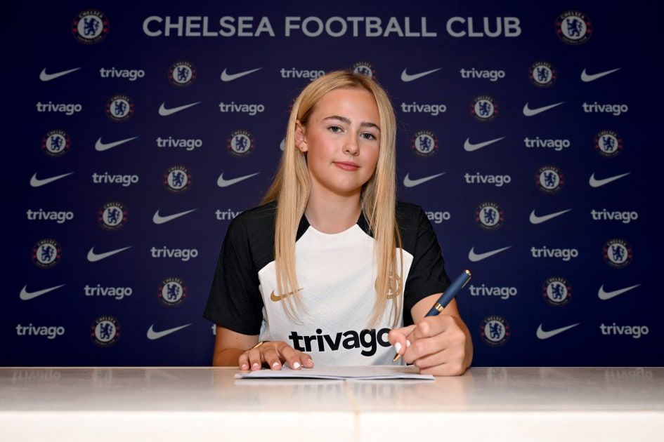 Footballer Lexi Scores Historic Professional Contract | Loughborough ...